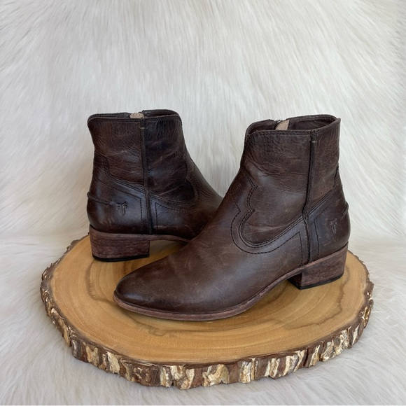 Frye | Shoes | Frye Ray Seam Short Side Zip Leather Ankle Booties ...